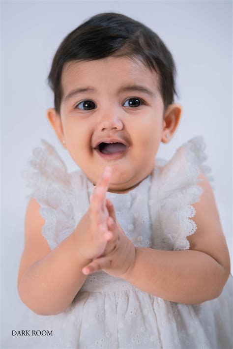 අම්මාගේ වාසනාව තාත්තාගේ හුරතලී පවුලක් ලස්සන වෙන්න ඉන්න ඕන දුවෙක්ම