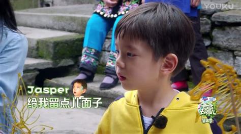 嗯哼再爆金句，jasper調侃嗯哼英文名，笑翻了！ 每日頭條