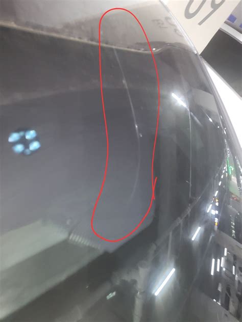 고속도로에서 돌빵맞고 앞유리 깨짐 ㅠㅠ 자동차 에펨코리아