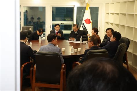 [속보]김문수 측 “대선후보 선출 취소 효력정지 가처분 제출”