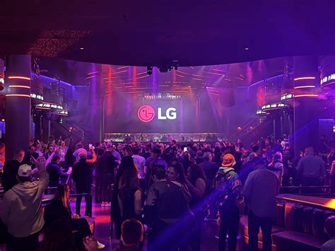 [ces 2025] Lg 부스 깜짝 등장한 스티비 원더…엑스붐 버즈 맘에 들어 연합뉴스