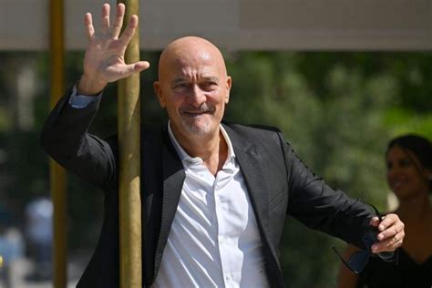Chi La Moglie Di Claudio Bisio La Foto Insieme Sui Social Et Lavoro E Vita Privata La