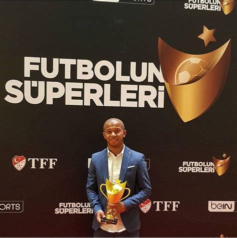 Ex Flu brasileiro Mariano é eleito melhor lateral direito da Turquia Gazeta Esportiva