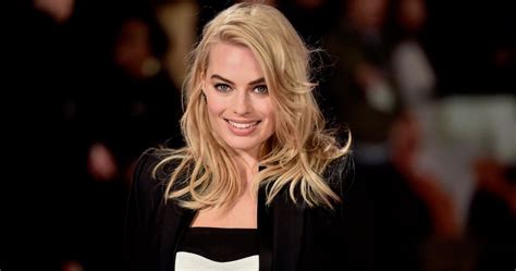 You Wont Believe What Margot Robbie Looks Like On The Set Of Her