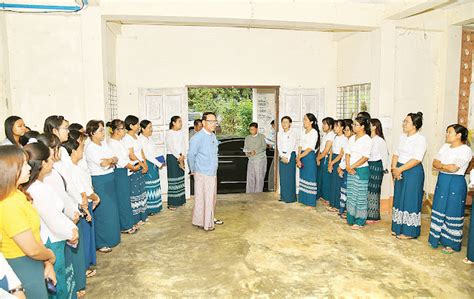 ပြည်ထောင်စုဝန်ကြီး ဦးမောင်မောင်အုန်း အပြာရောင်အဆင့်သတ်မှတ်ထားသည့် အပျိုဆောင်များ၌ ဝန်ထမ်းများပြန