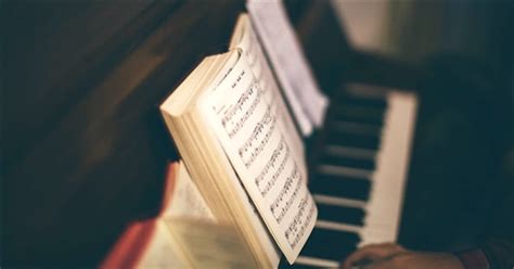 The Top 15 Traditional Christian Hymns Crosswalk