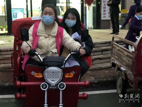 寒潮来袭 武汉川江池的网格员们走访慰问传递温暖 荆楚网 湖北日报网