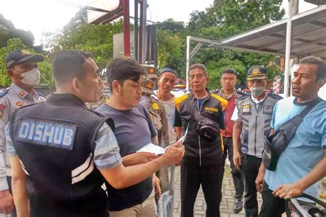 Marak Jukir Liar Di Kota Mataram Dishub Sebut Ciri Ciri Yang Resmi