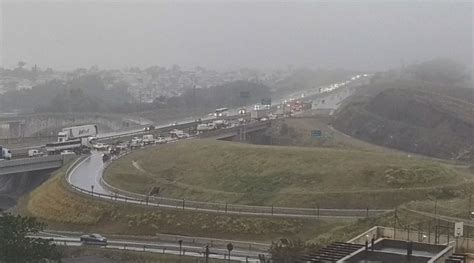 Carro Capota No Anel Viário Magalhães Teixeira No Limite Entre