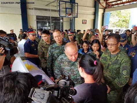 Mga Pulis Na Napatay Sa Misencounter Dinalaw Ng Mga Opisyal Ng Afp At