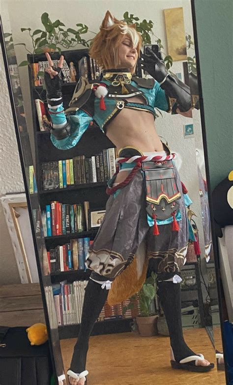 Геншин в риальной жизни Позы тела Идеи костюмов Худые парни