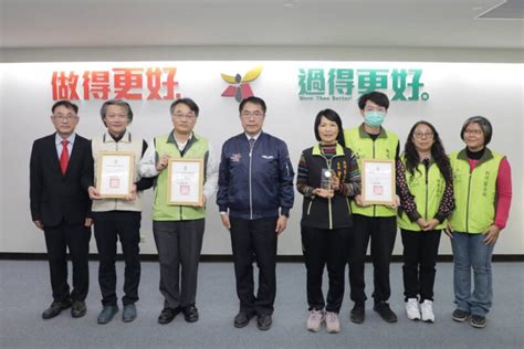 臺南市政府團隊參加112年臺灣健康城市暨高齡友善城市獎項評選成績優異，於市政會議獻獎與市民共享榮耀！