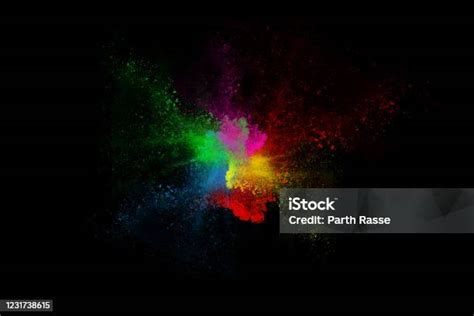 화려한 무지개 홀리 페인트 색상 분말과 먼지 폭발 검은 넓은 배경으로 고립 그림 검정색 배경에 대한 스톡 사진 및 기타 이미지 검정색 배경 물이 튀는 분무 Istock
