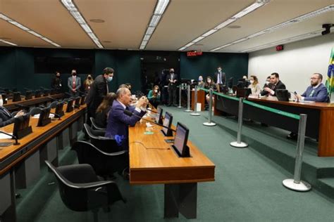 Bandeira de Bolsonaro PEC do voto impresso é derrubada por comissão da