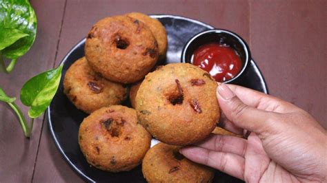 Crispy And Soft Poha Medu Vada Instant Vada Recipe Vada Recipes