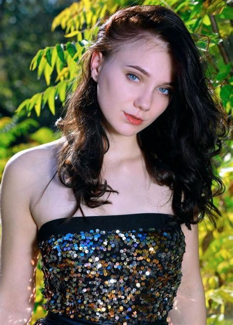 Polly Pure Najlepšou Hračkou Sú Pre ňu Pekní Muži