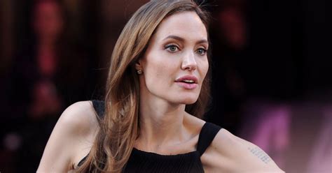 Angelina Jolie chciała pracować w zakładzie pogrzebowym a Christopher
