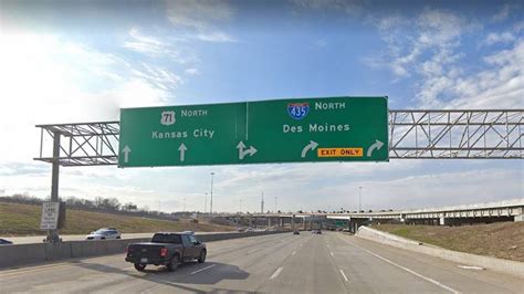 Kc Police Say Motorcyclist Killed In I 435 Crash On Saturday Kansas