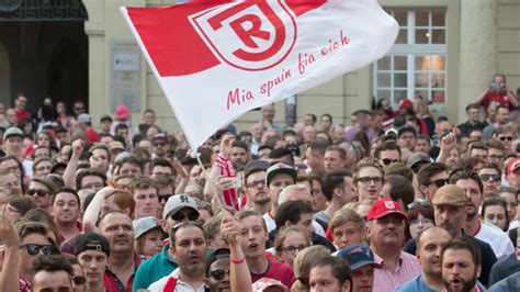 Regensburg vs HSV verpasst HSV erkämpft Auswärtssieg bei Regensburg news de