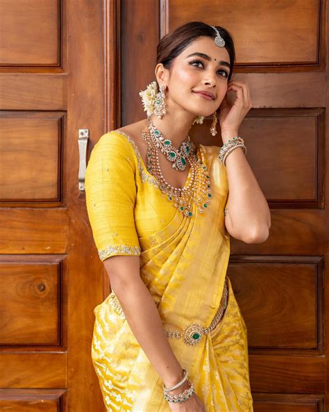 Pooja Hegde Cute Cleavage Exposed In Yellow Bare Back Saree