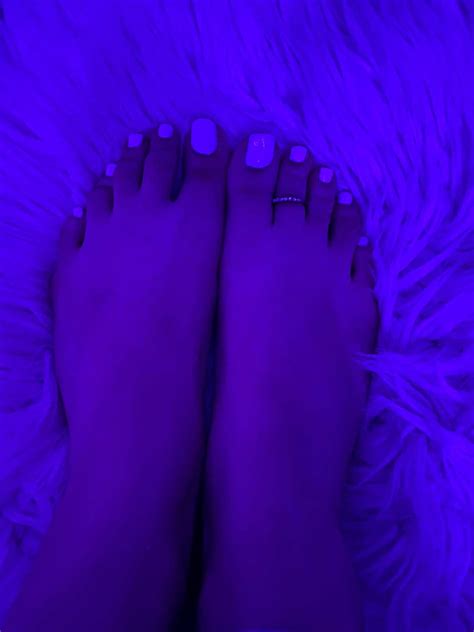 18 Year Old Goddess With Cute White Toes 😍 Rate Them From 1 10 R