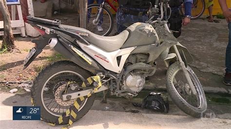 Vídeo Acidente Entre ônibus E Duas Motos No Recife Deixa Motociclista