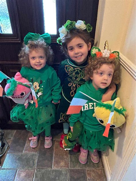 Connacht Isabelle Monaghan With Her Twin Sisters Ruby And Millie From