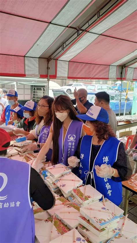 台南公園她現身擠爆！女神身份曝光 她衣服脫了「半甲泳裝」辣翻網 娛樂星聞