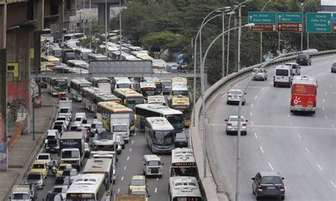 Motoristas Enfrentam Trânsito Lento No Primeiro Dia útil Após Novas
