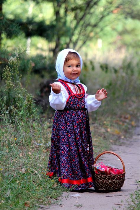 В русском сарафане девочка 94 фото