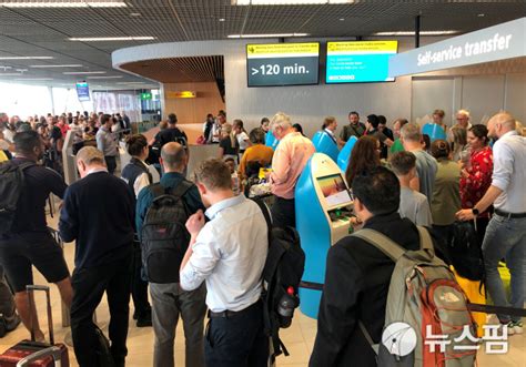 사진 암스테르담 스히폴 공항 정전에 아수라장