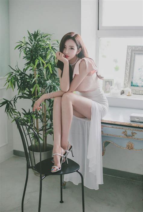 美女的修長玉腿搭配性感高跟，擁有神奇魅力，瞬間迷倒無數宅男！ 每日頭條