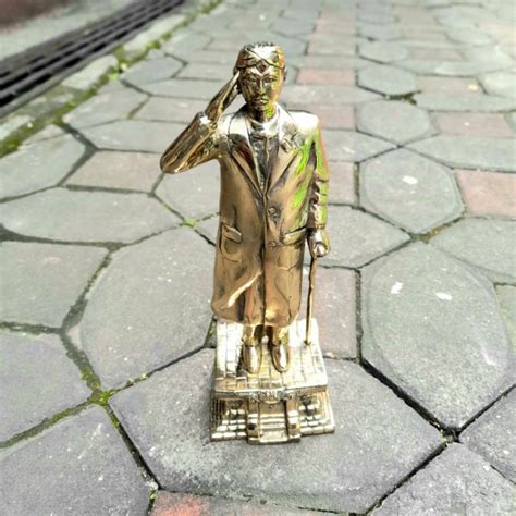 Jual Patung Jendral Sudirman Pahlawan Indonesia Warna Emas Bahan Kuningan Garap Alusan Shopee