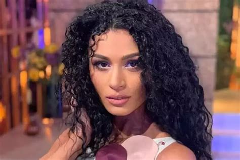 Cu ce complex s a luptat Majda Aboulumosha în adolescență De ce a