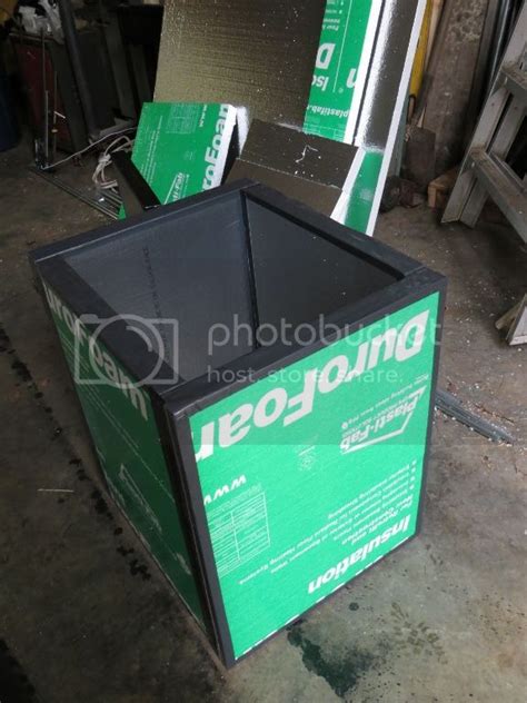 Insulating Bee Hives For Winter Ecorenovator Bee Hive Plans Bee Keeping Bee Hive