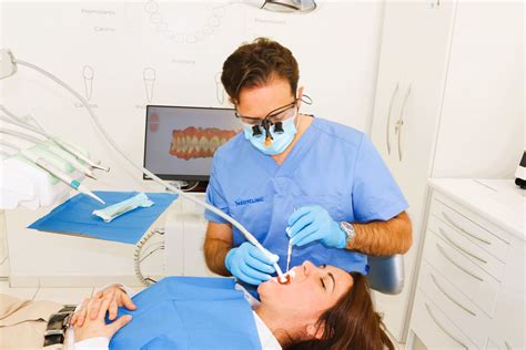 Reconstruye Tu Sonrisa Con Tus Implantes Dentales En Granada
