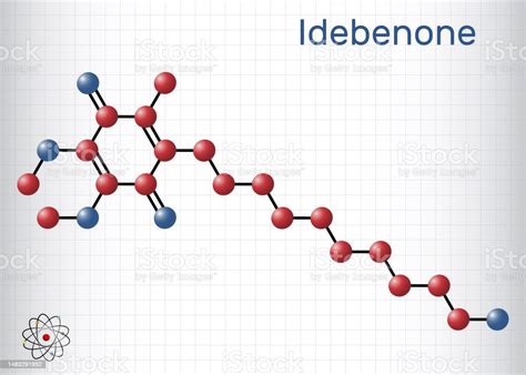 이데베논 분자 알츠하이머병에 사용되는 항산화제 코엔자임 Q10의 합성 유사체입니다 구조 화학식 분자 모델 새장에 종이 한 장입니다 Coq10에 대한 스톡 벡터 아트 및 기타