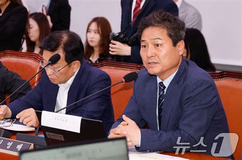 인사말하는 김영배 간사 뉴스1