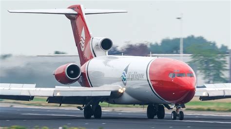 Red Boeing 727 Landing Boeing Legends Youtube