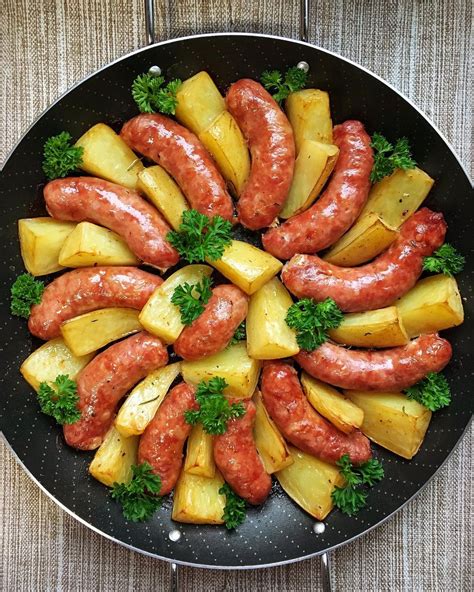 Linguiça toscana assada batatas Fica a Dica
