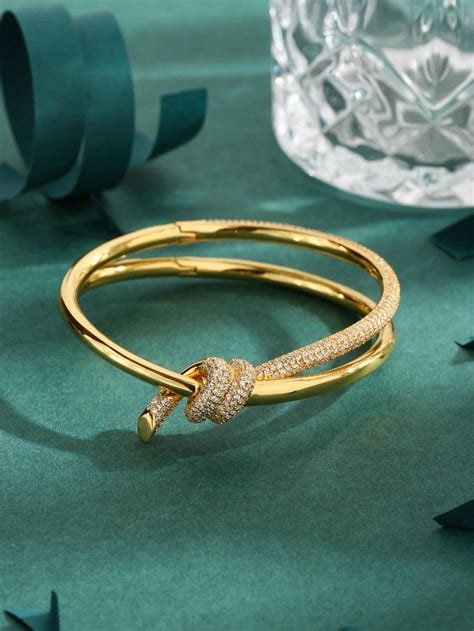 1개 유럽 및 미국 스타일 큐빅 지르코니아 및 18k 금 도금 구리 매듭 팔찌 여성용 고급 패션 팔찌 여성에게는 훌륭한 선물