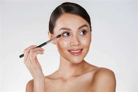女生平时应该注重化妆还是注重护肤心三源护肤 哔哩哔哩