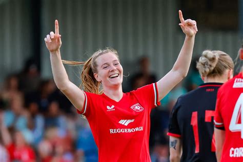 Van Dijk En Ploeggenoot Blinken Uit … Vrouwenvoetbalnieuws