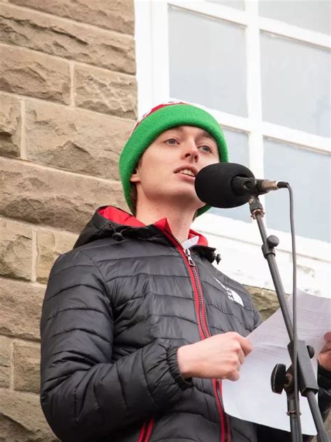 Dafydd Iwan Joins Crowds For Welsh Language Rally Calling For Action Wales Online