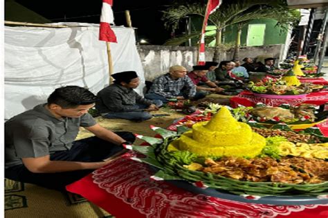 Malam Tirakatan Warga Cikalan Bantul Sajikan Tujuh Tumpeng
