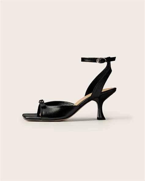 Marrie Kitten Heels в чорній шкірі Tueams