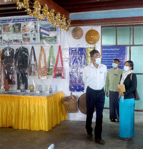 ဒုတိယဝန်ကြီး ဦးရဲတင့် မိုင်းဆတ်ခရိုင် ပြန်ကြားရေးနှင့်ပြည်သူ့ဆက်ဆံရေးဦးစီးဌာန ဝန်ထမ်းများနှင့်တ