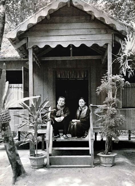 រូបថតប្រចាំសប្តាហ៍៖ រូបភាពខ្លះៗ នៃប្រវត្តិ ការវិវត្ត និងបច្ចេកទេសនៃផ្ទះឈើខ្មែរ ដកស្រង់ចេញពីសៀវភៅ