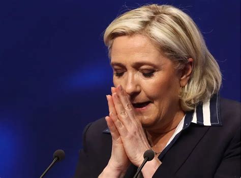 Marine Le Pen Topless Cette Photo Seins Nus Qui Affole La Toile Public