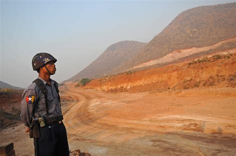 ဝမ်ပေါင်ကြေးနီစက်ရုံမှလာသော စစ်ယာဉ်တန်း မုံရွာမြို့အနီး ချုံခိုတိုက်ခိုက်ခံရ Myanmar Now